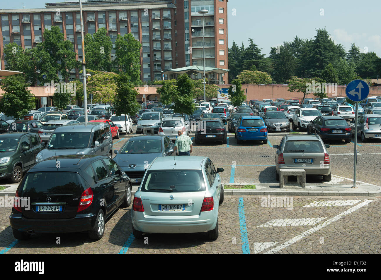 Parking lot car hi-res stock photography and images - Alamy