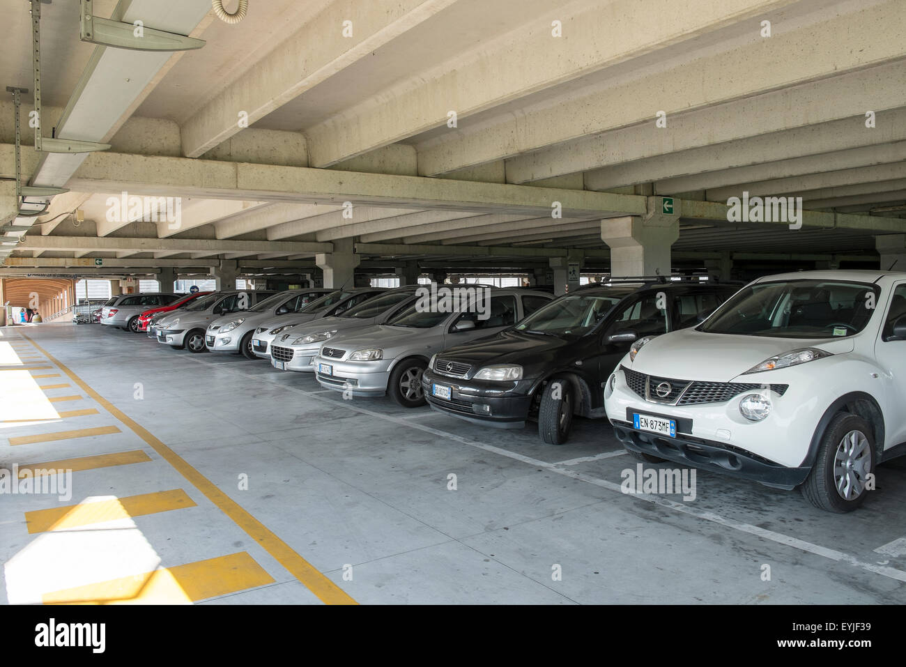 a full parking lot Stock Photo - Alamy