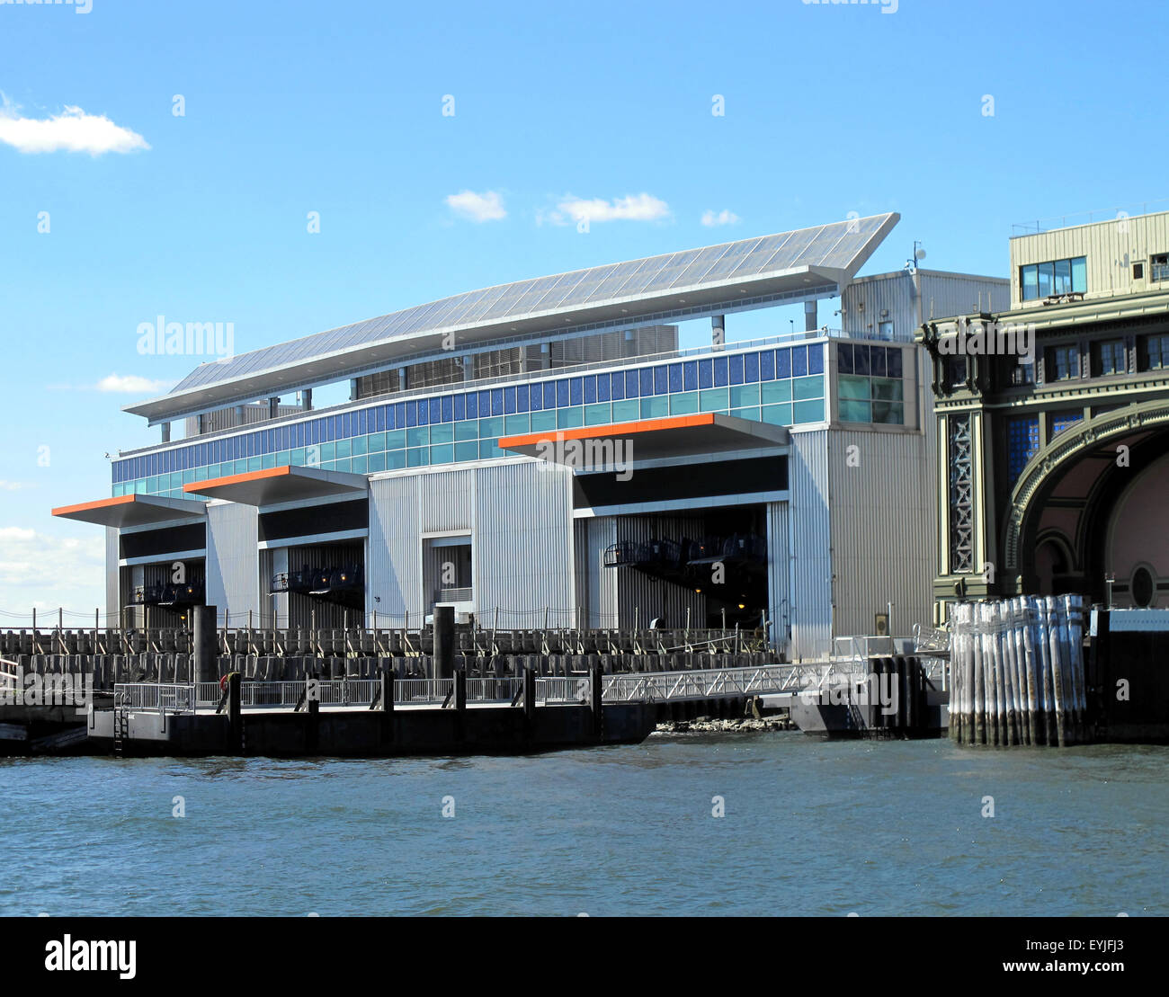 The docks of new york hi-res stock photography and images - Alamy