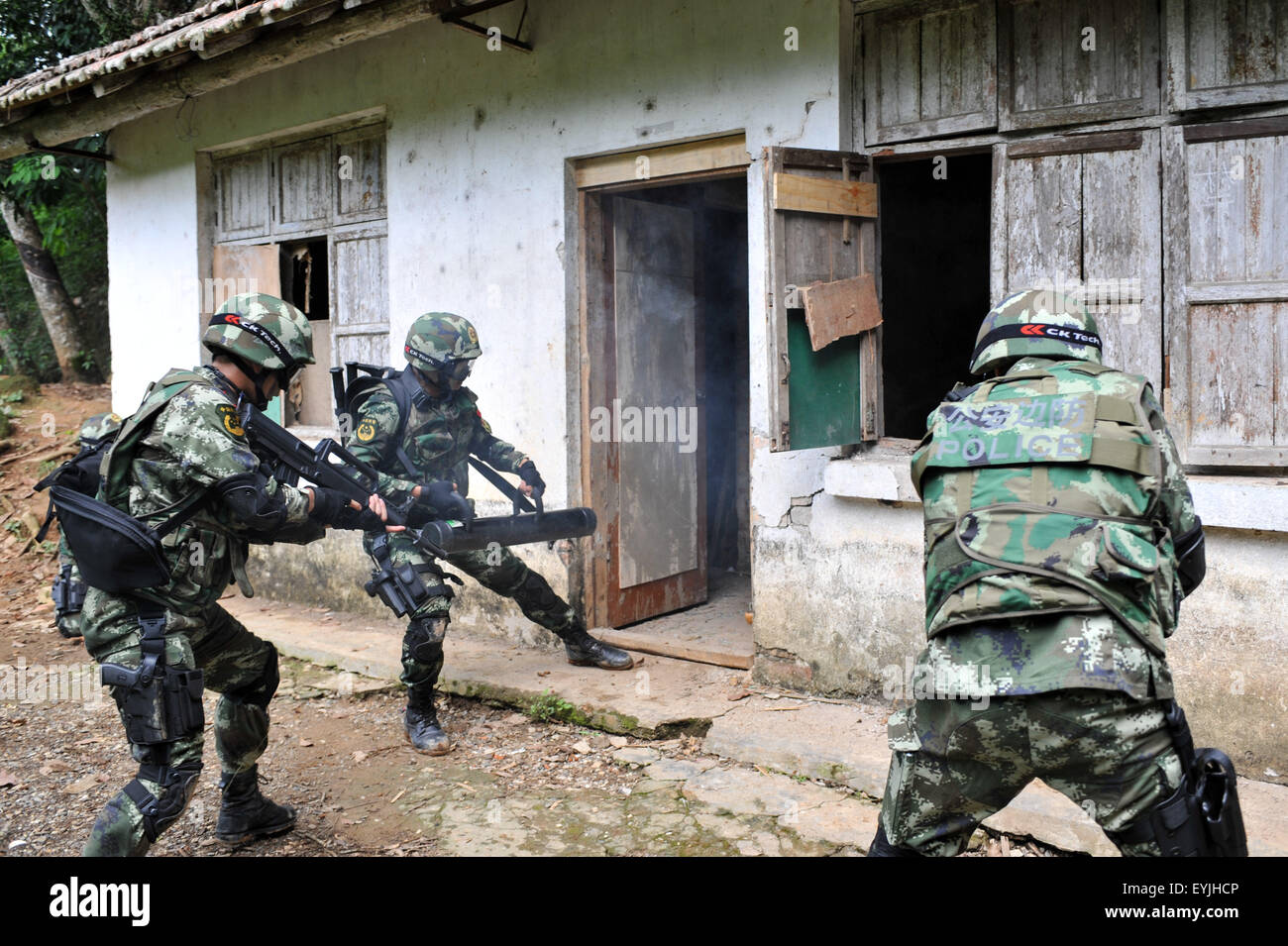 Honghe, China's Yunnan Province. 30th July, 2015. Frontier soldiers ...