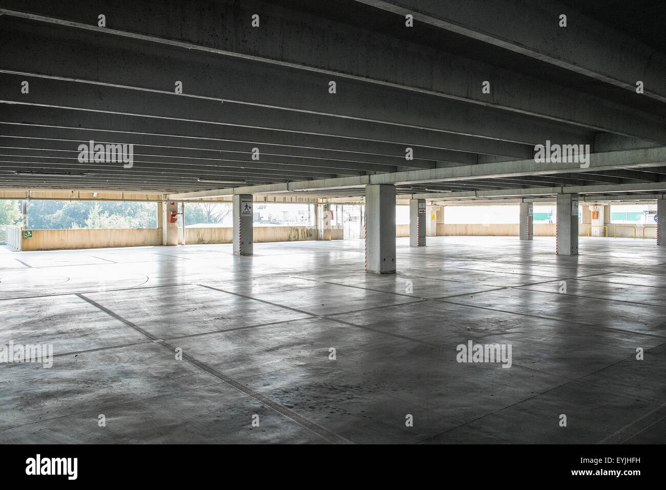 Empty driveway lot hi-res stock photography and images - Alamy