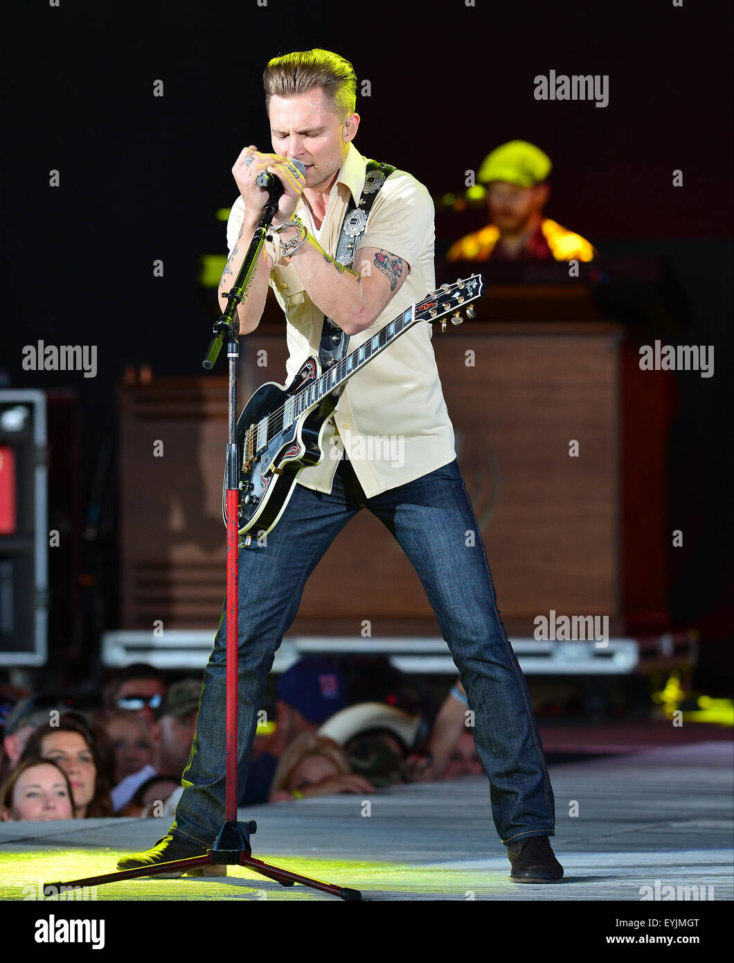 Frankie Ballard performing live at Cruzan Amphitheatre Featuring ...