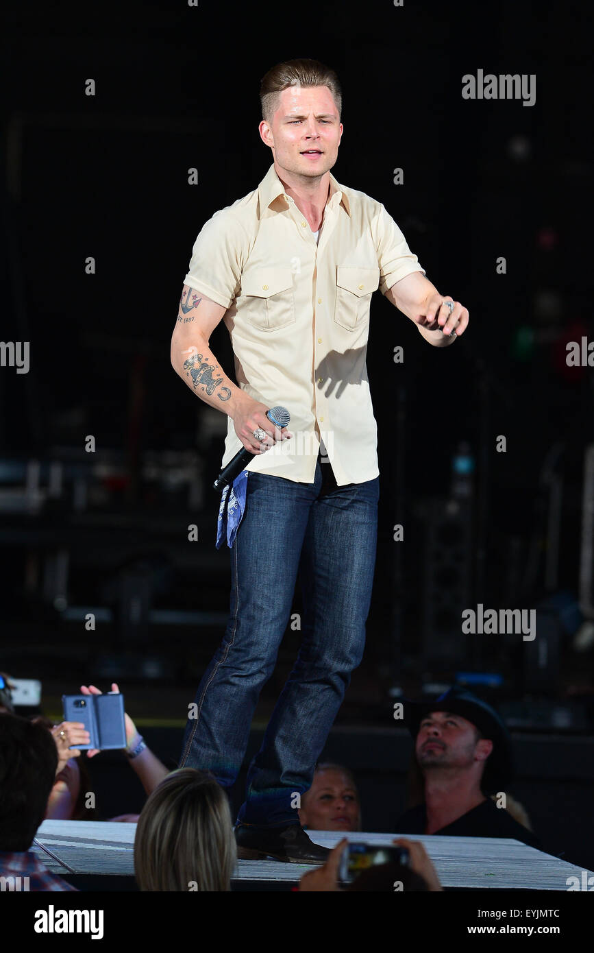 Frankie Ballard performing live at Cruzan Amphitheatre Featuring ...