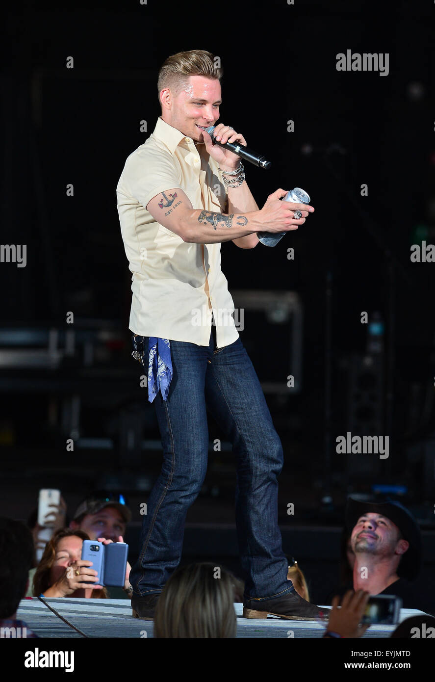 Frankie Ballard performing live at Cruzan Amphitheatre Featuring ...