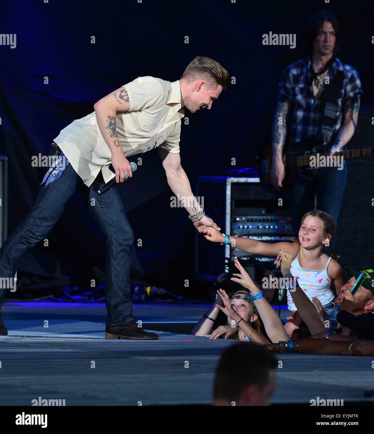 Frankie Ballard performing live at Cruzan Amphitheatre Featuring ...