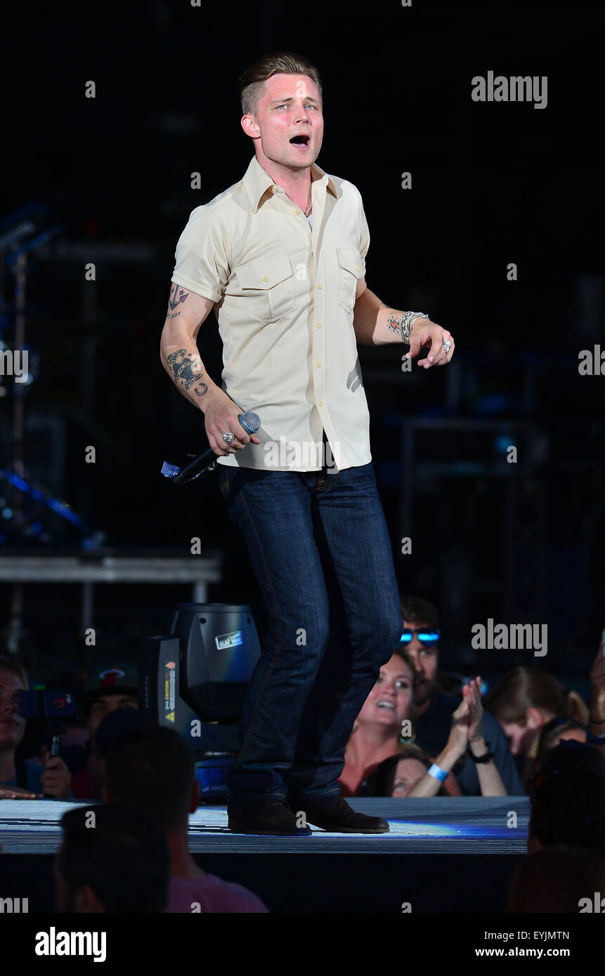 Frankie Ballard performing live at Cruzan Amphitheatre Featuring ...