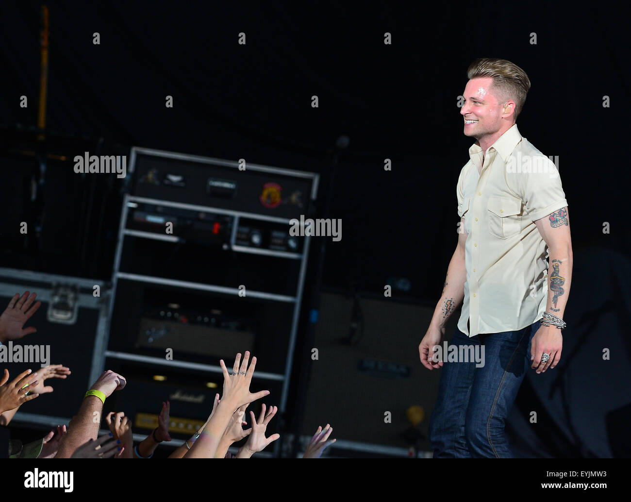 Frankie Ballard performing live at Cruzan Amphitheatre Featuring ...