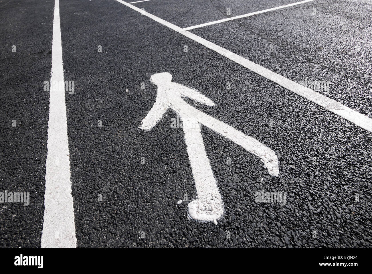 Footpath sign painted on tarmac Stock Photo - Alamy