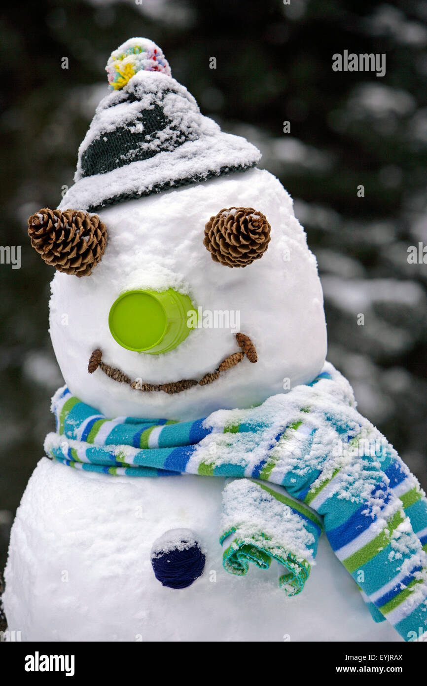 Snowman with clothes hi-res stock photography and images - Alamy