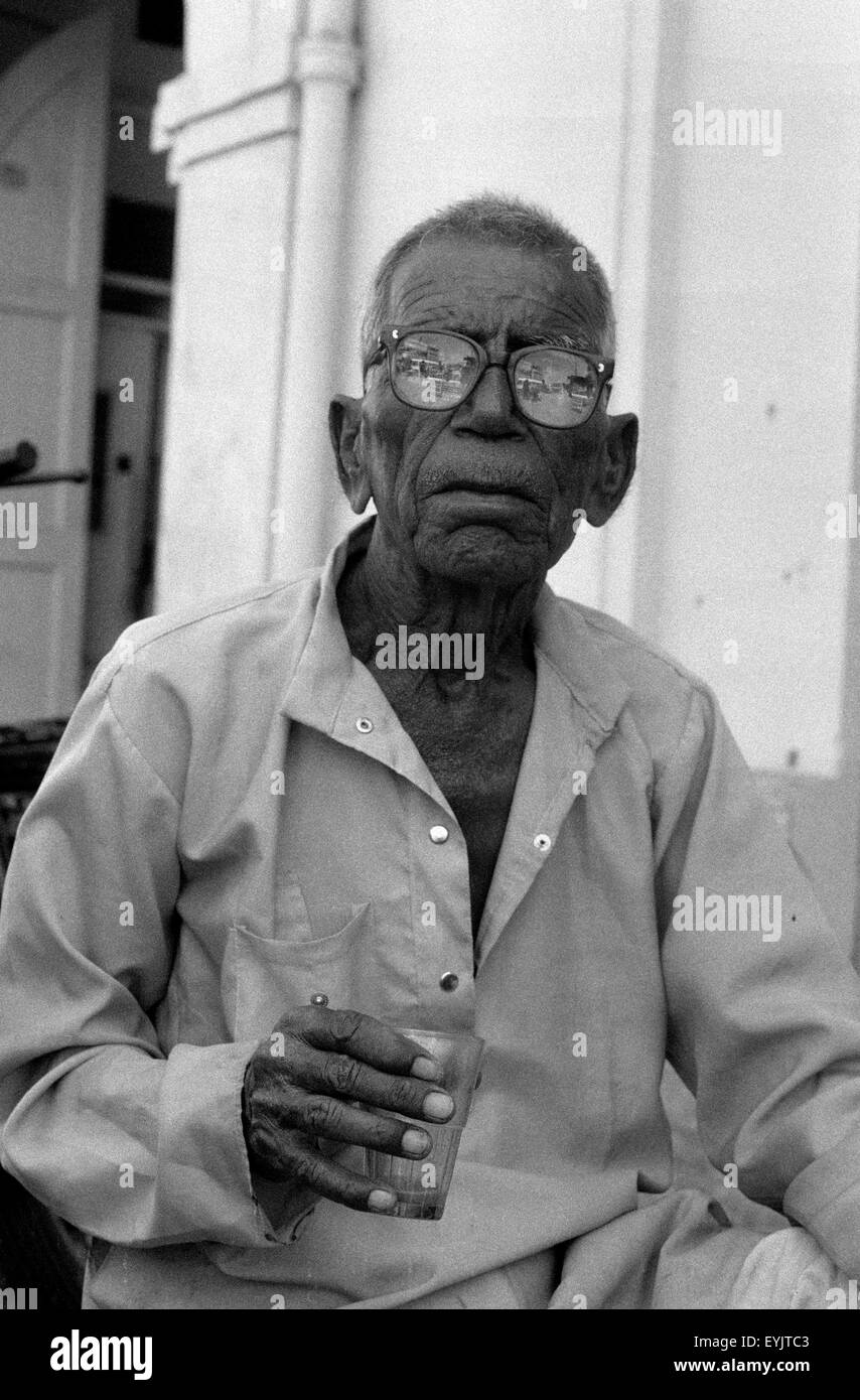 Indian man drinking chai hi-res stock photography and images - Alamy