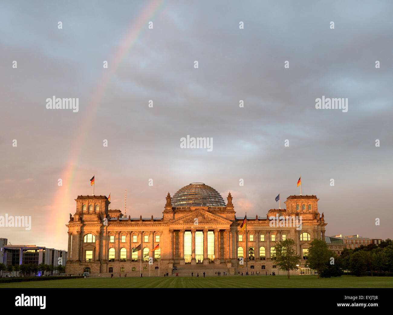 Berlin, Germany. 30th July, 2015. A rainbow spans over the Reichstag ...