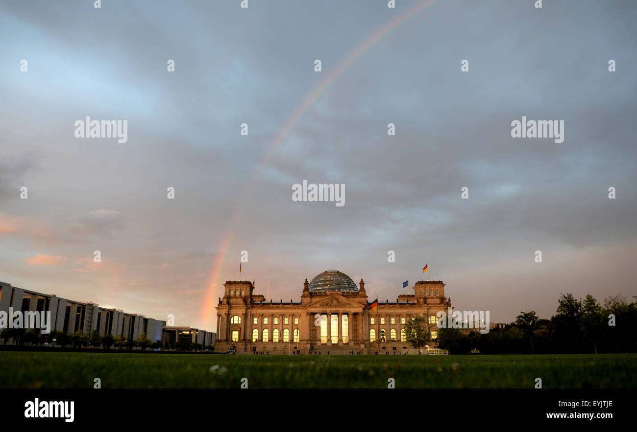 Berlin, Germany. 30th July, 2015. A rainbow spans over the Reichstag ...