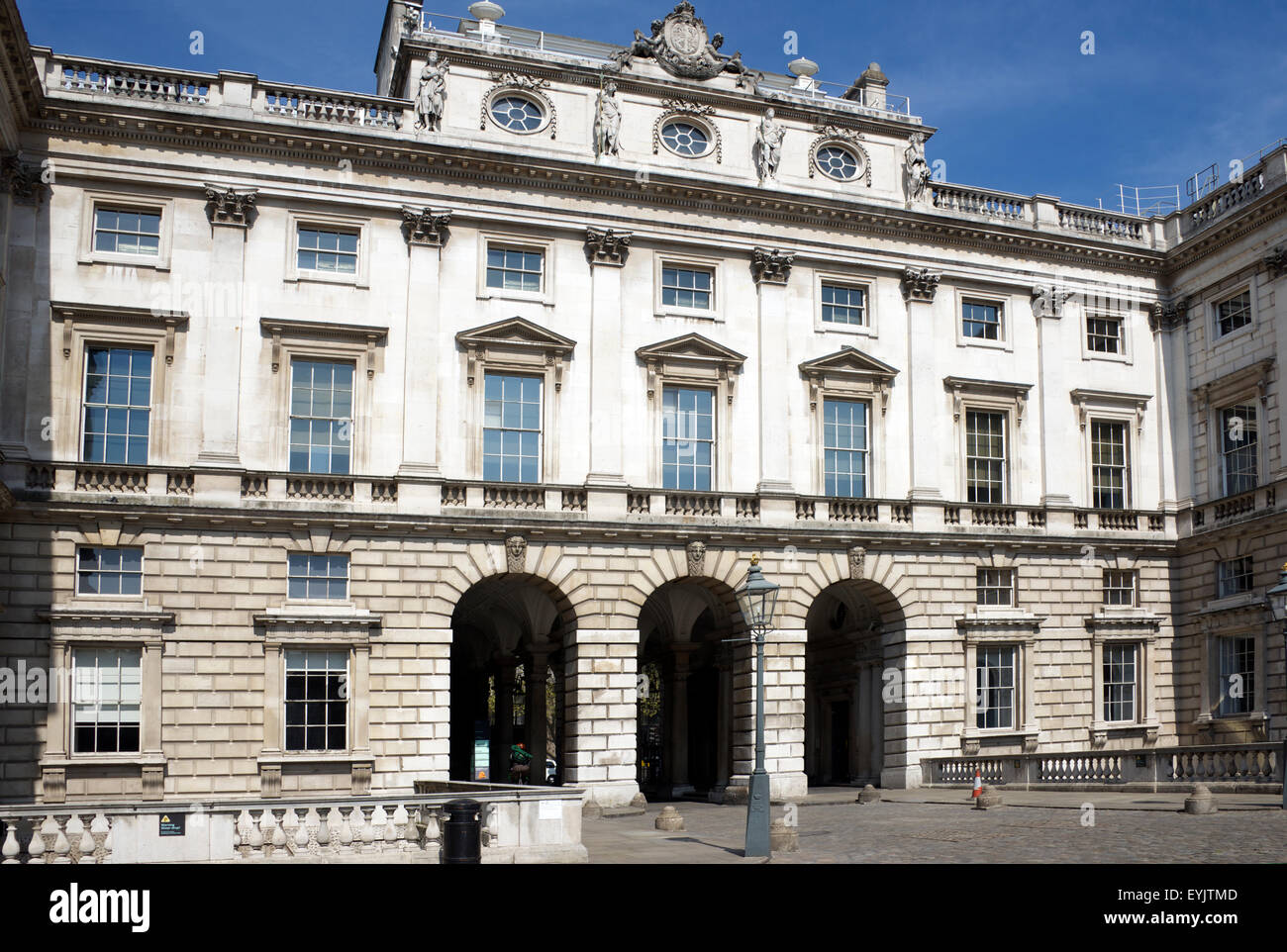 Somerset house the strand london hi-res stock photography and images ...