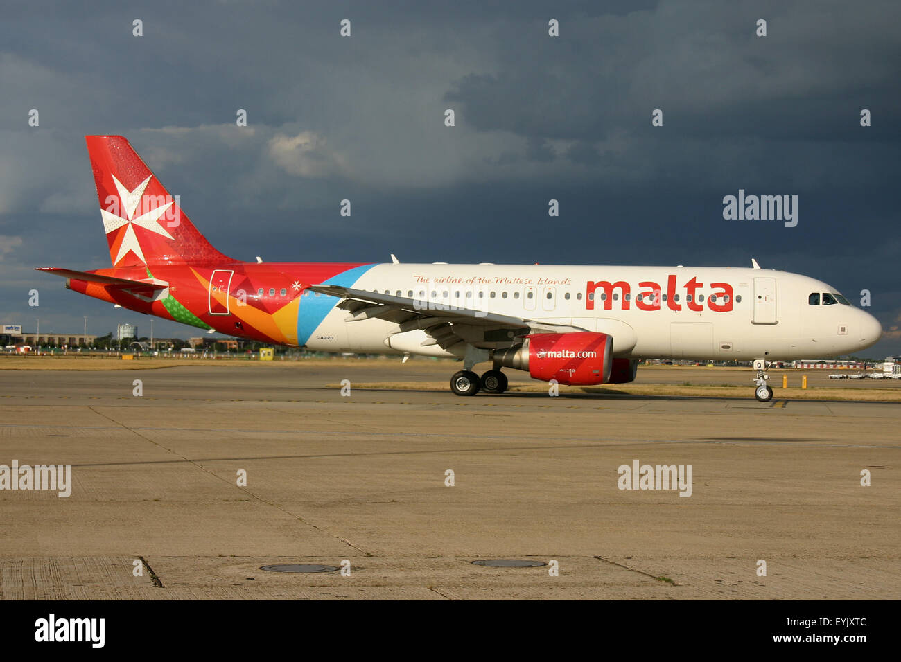 air malta a320 Stock Photo - Alamy