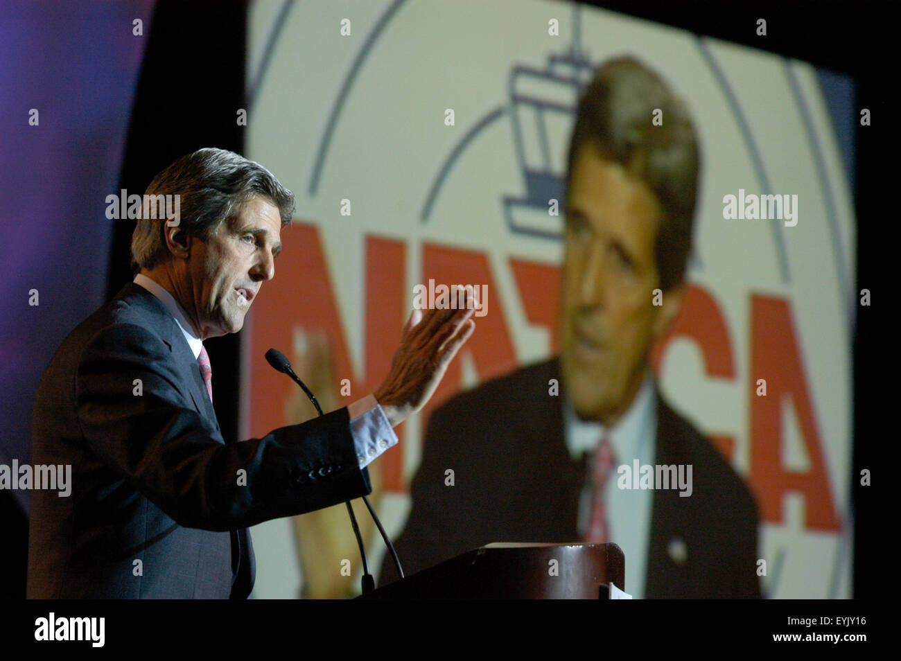 Sen. John Kerry (D-MA), speaks at the National Air Traffic Controllers ...