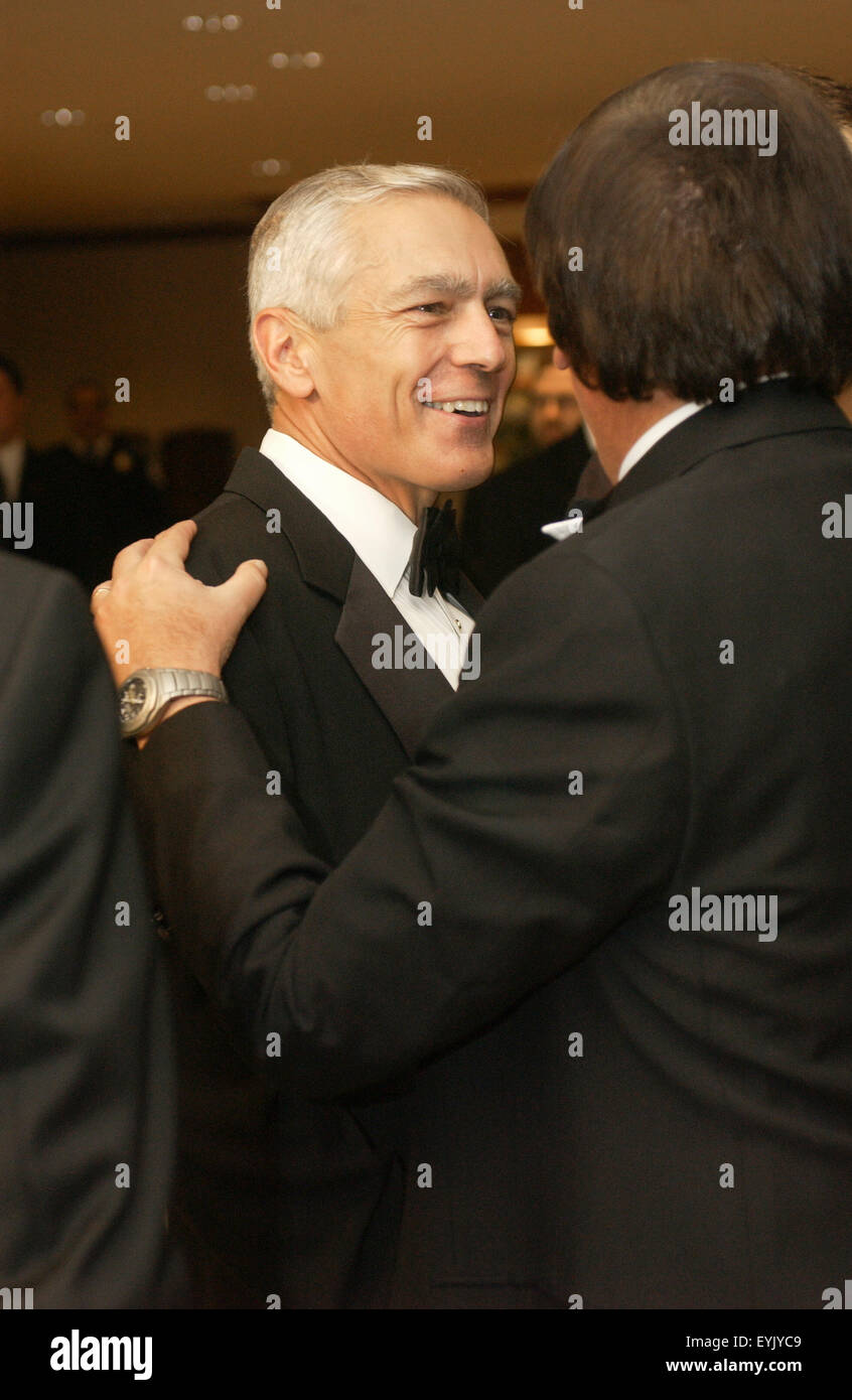 General Wesley Clark speaks speaks with the media before before the TV ...