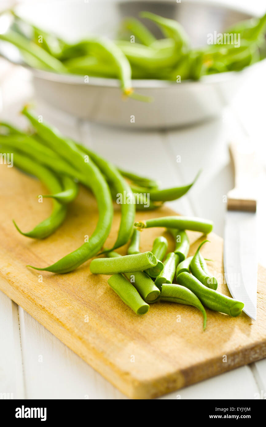 chopped green beans on kitchen table Stock Photo - Alamy