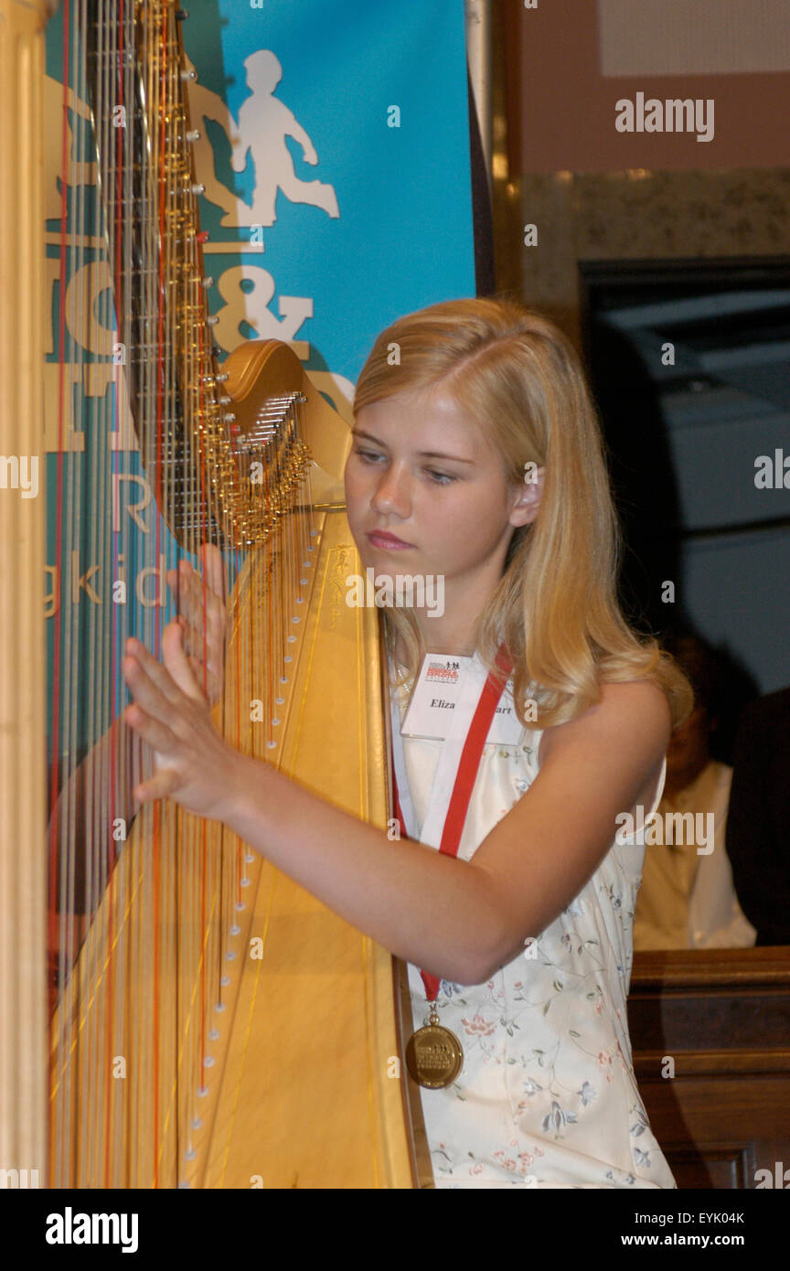Elizabeth Smart of Salt Lake City, Utah plays the harp during the ...