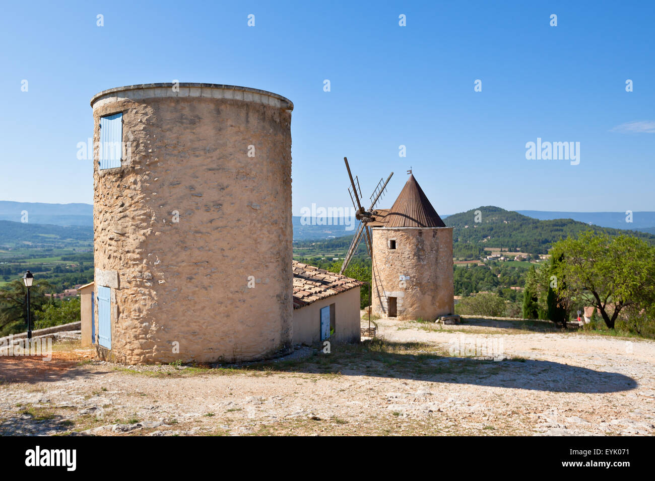 Old stone windmill in Saint Saturnin les Apt, Provence, France Stock ...