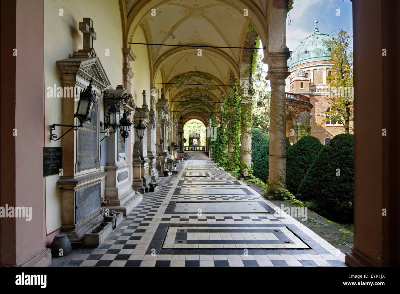 Mirogoj Cemetery, Zagreb, Croatia Stock Photo - Alamy