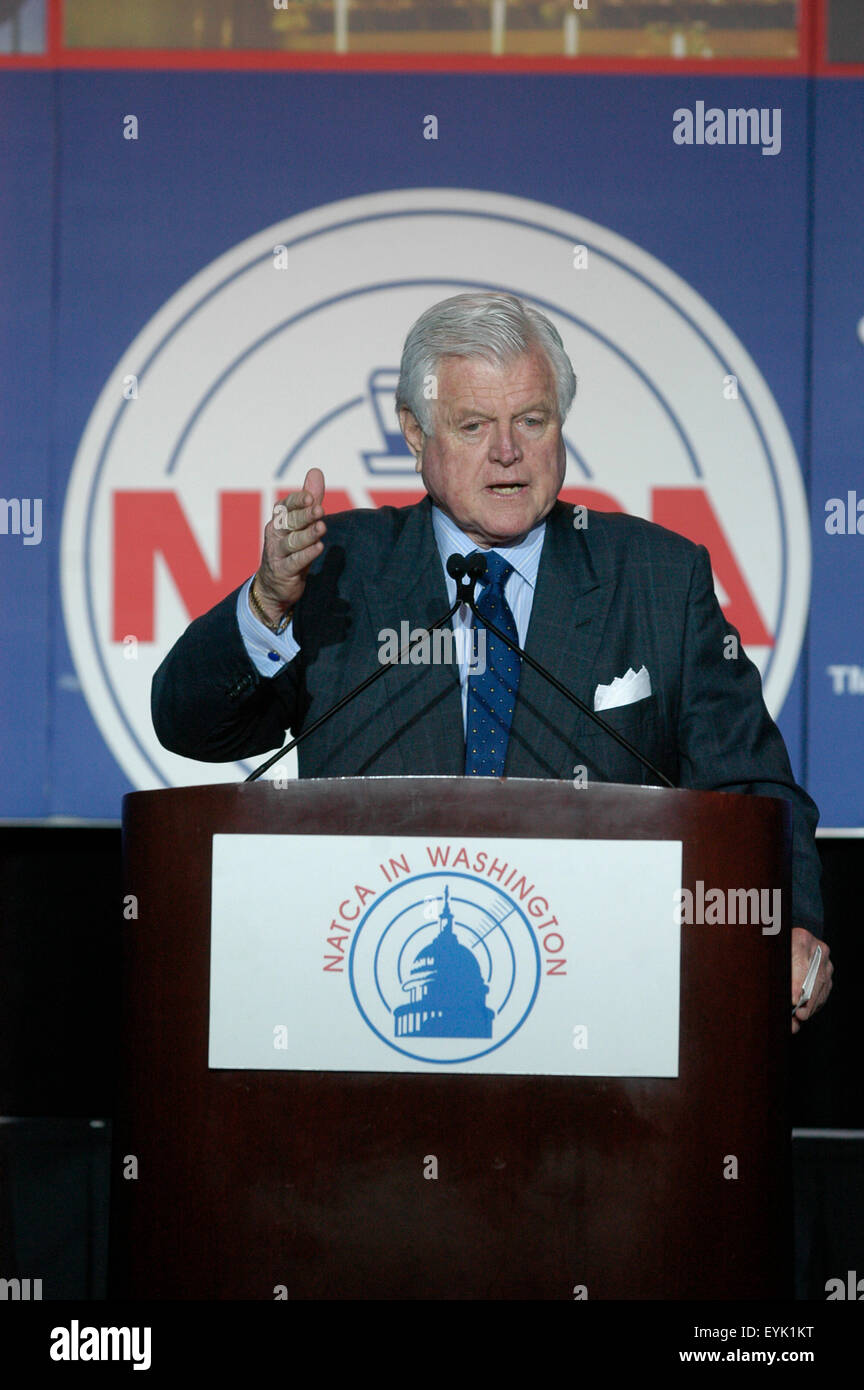 Sen ted kennedy hi-res stock photography and images - Alamy