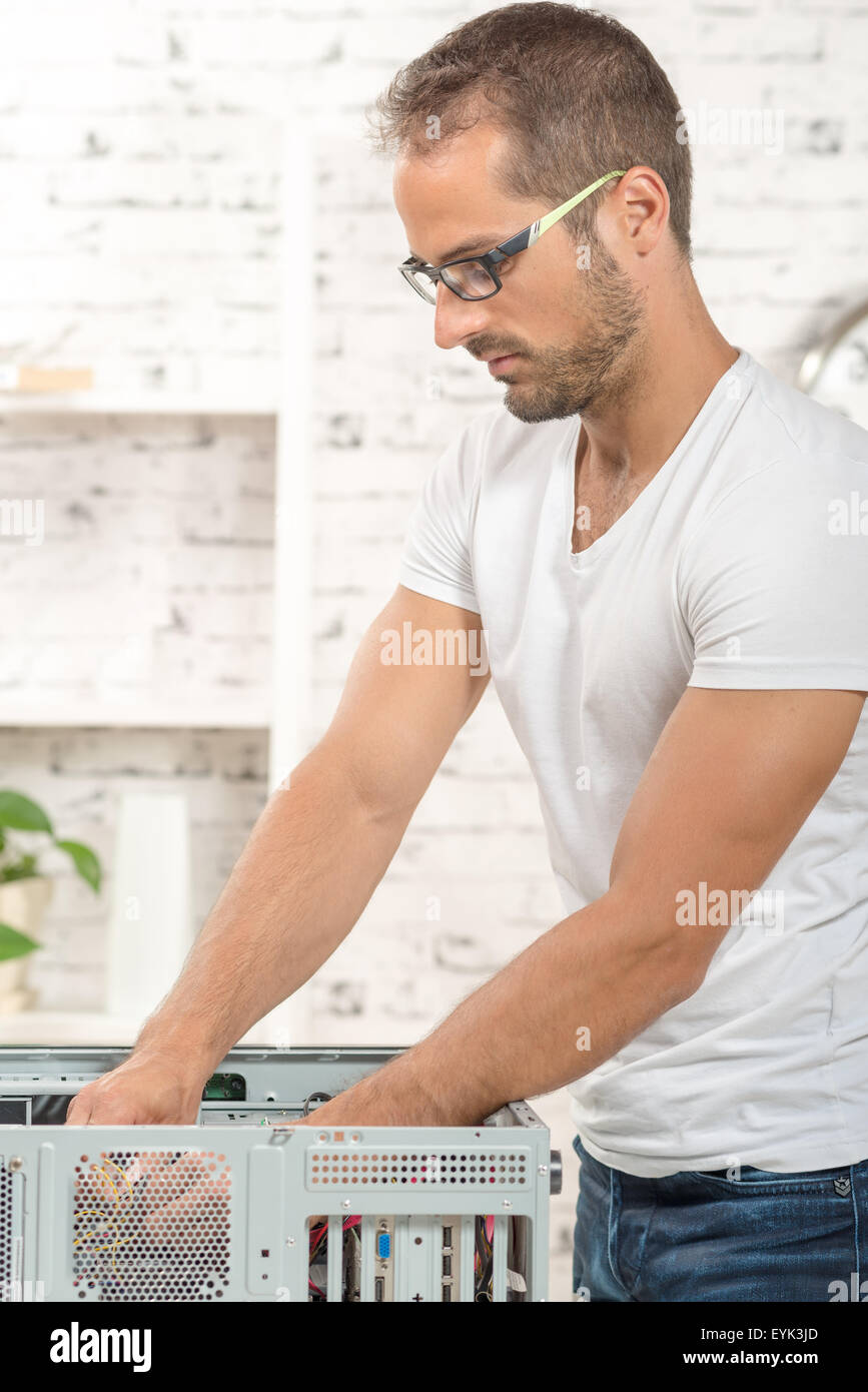 Computer repair man office hi-res stock photography and images - Alamy