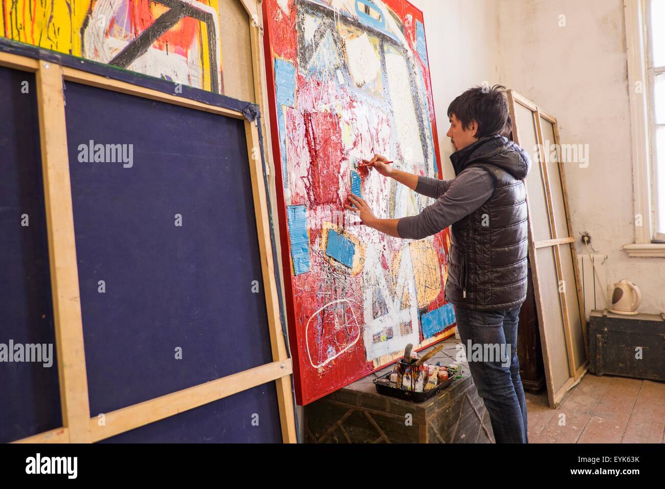 Abstract painting artist painting hi-res stock photography and images ...