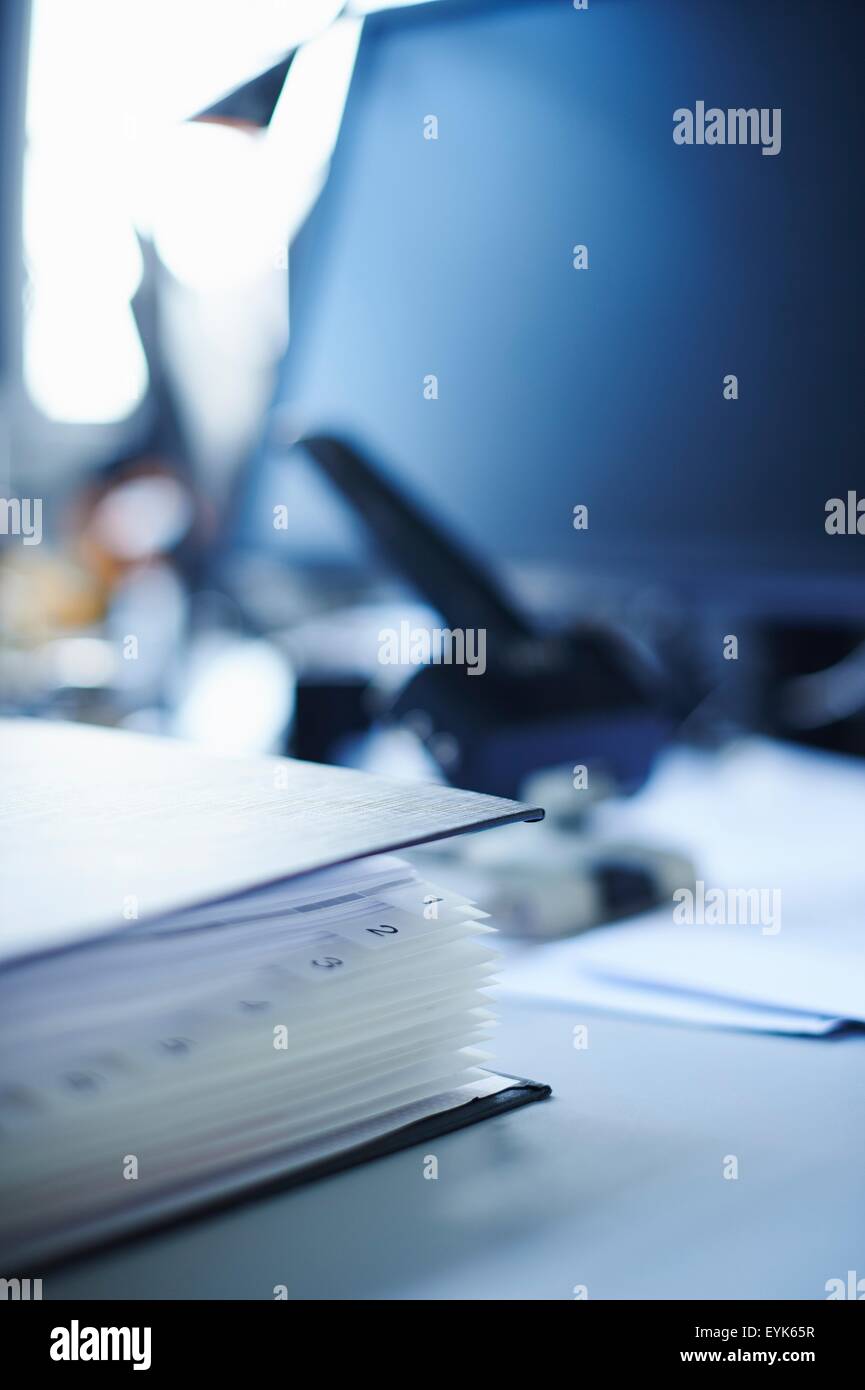 File folder on desk hi-res stock photography and images - Alamy