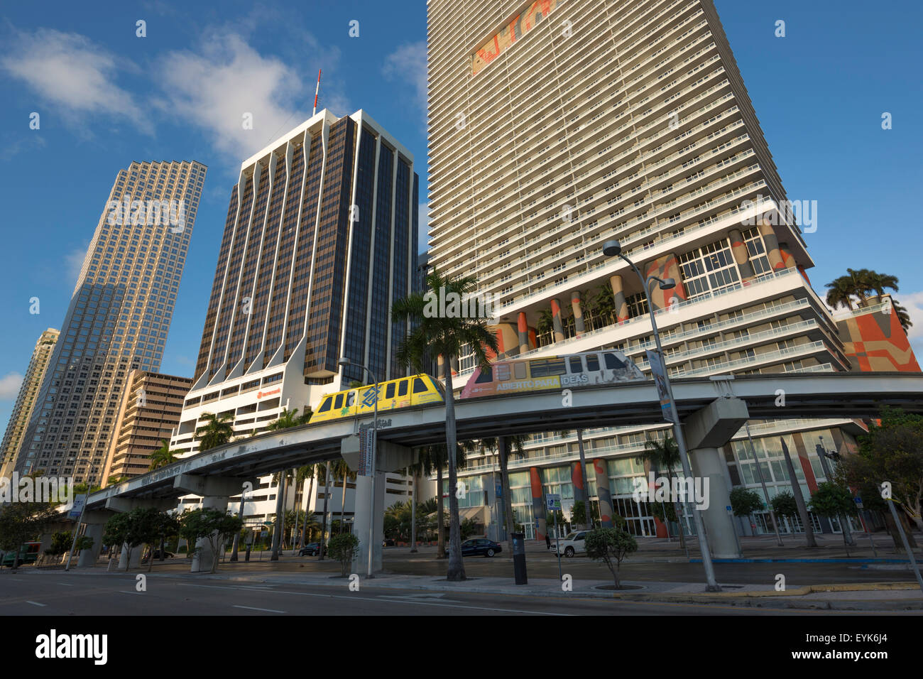 METROMOVER MONORAIL DOWNTOWN MIAMI FLORIDA USA Stock Photo - Alamy