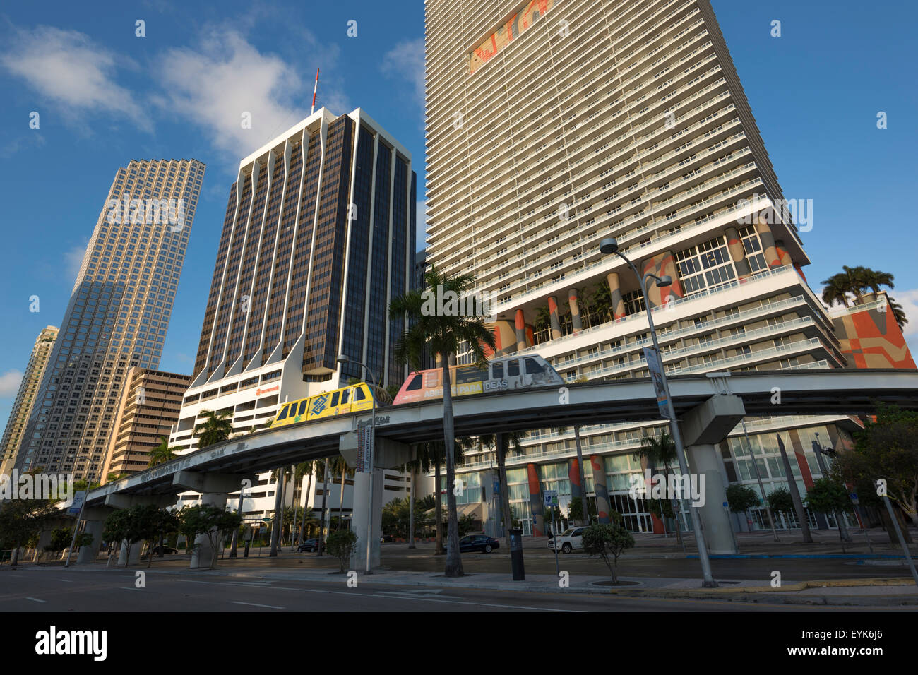 METROMOVER MONORAIL DOWNTOWN MIAMI FLORIDA USA Stock Photo - Alamy