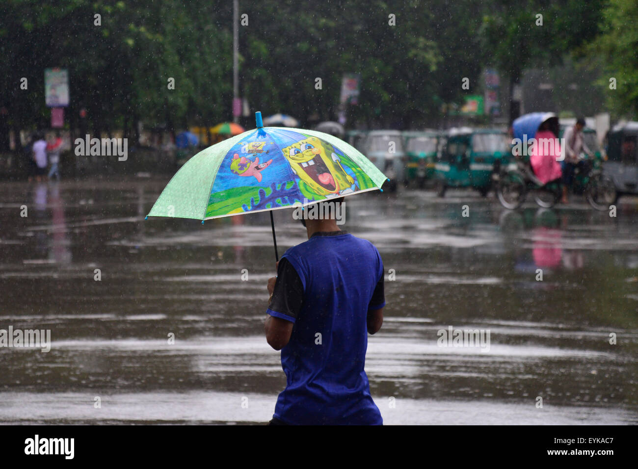 Dhaka, Bangladesh. 31st July, 2015. Bangladeshi peoples waking on the ...