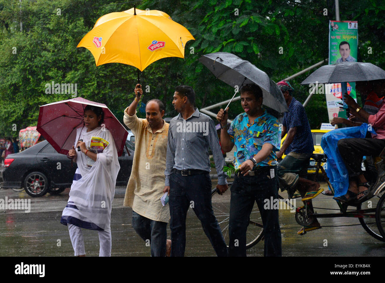 Dhaka, Bangladesh. 31st July, 2015. Bangladeshi peoples waking on the ...