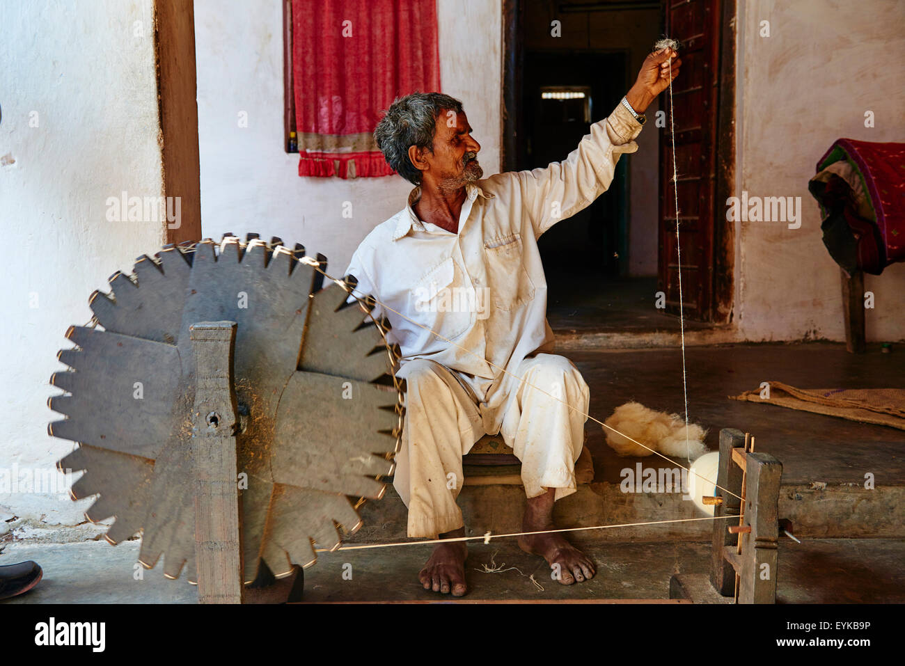 India, Gujarat, Kutch, Padhar village, Ahir ethnic group, wool spinning ...