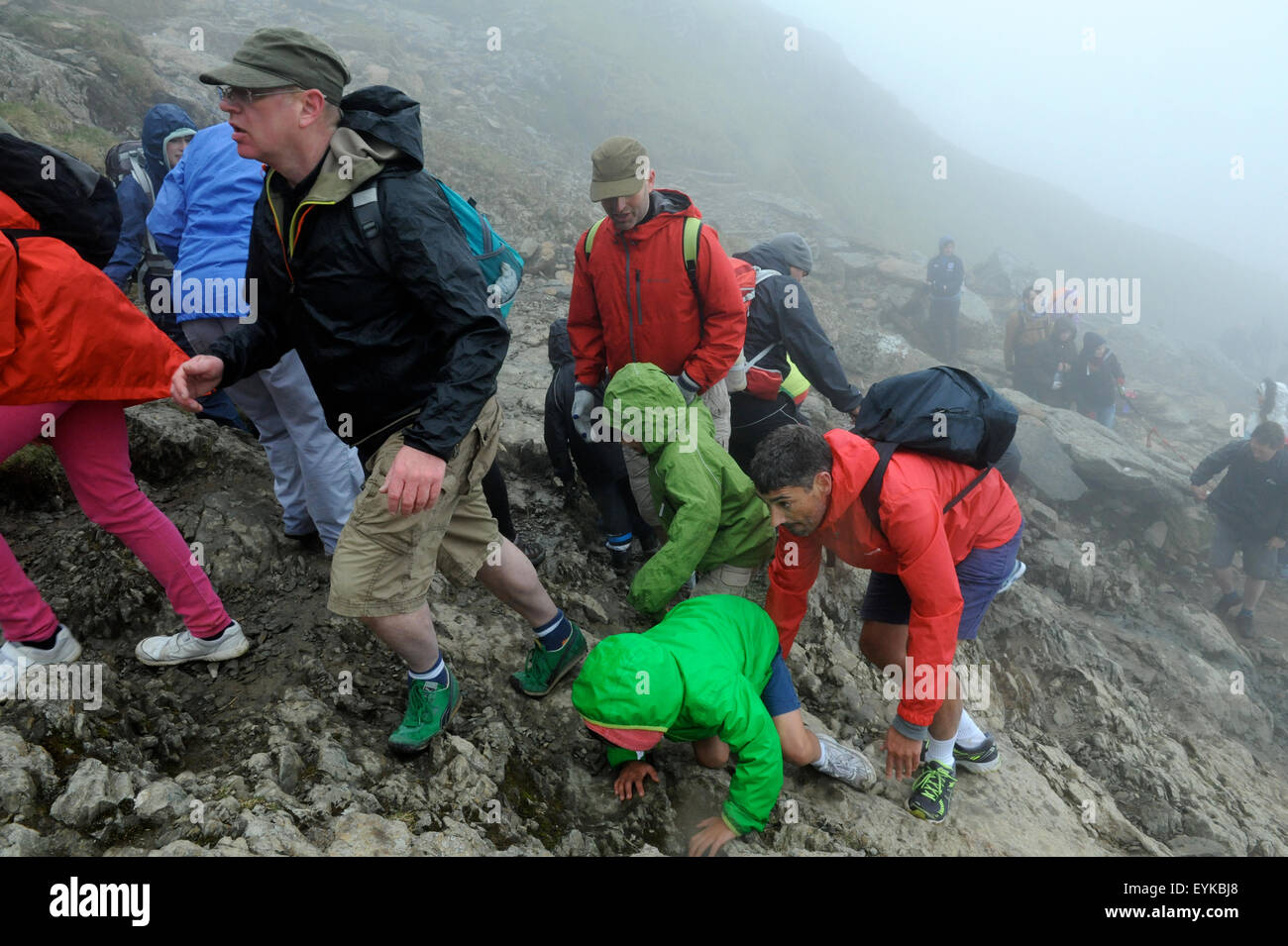 Group of hikers on Pgy Track climbing Mount Snowdon Stock Photo - Alamy