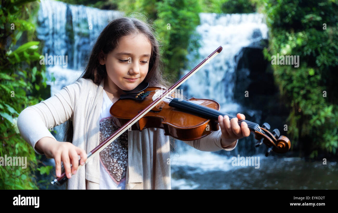 Viola player hi-res stock photography and images - Alamy