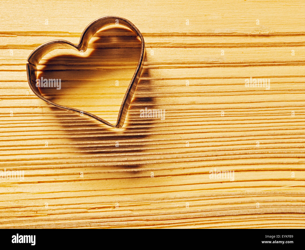 Wood, heart, fiber, wooden log, baking dish Stock Photo - Alamy