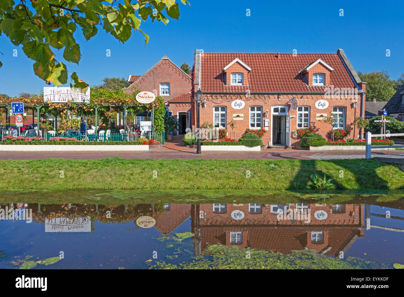 Café 'Stövchen' at the Splittingkanal (canal) in Papenburg (town ...
