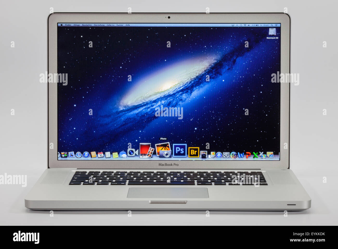 Apple MacBook Pro, open Stock Photo - Alamy