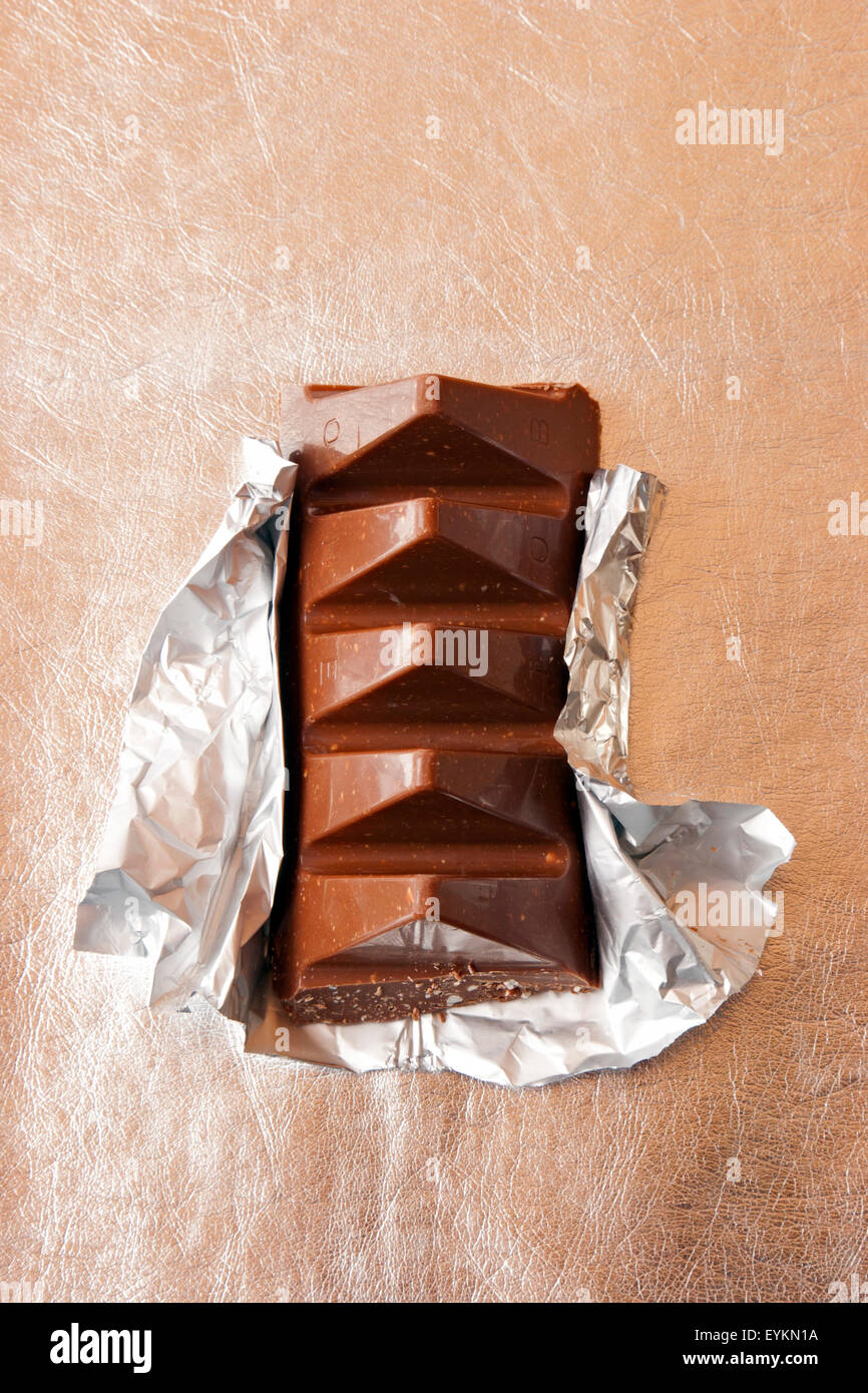 Open chocolate tin hi-res stock photography and images - Alamy