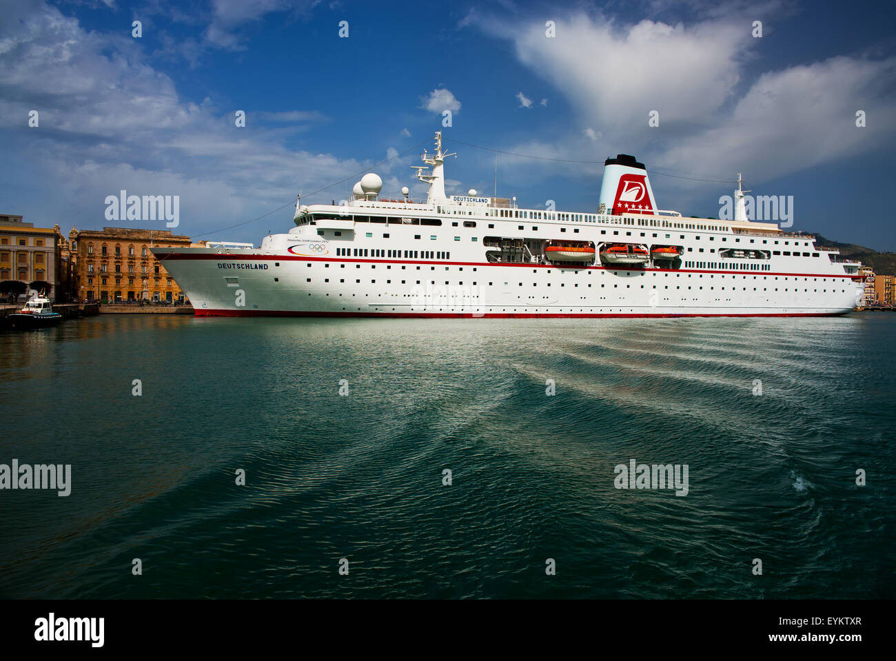 Cruise ship at harbour of Trapani, Sicily, Italy Stock Photo - Alamy