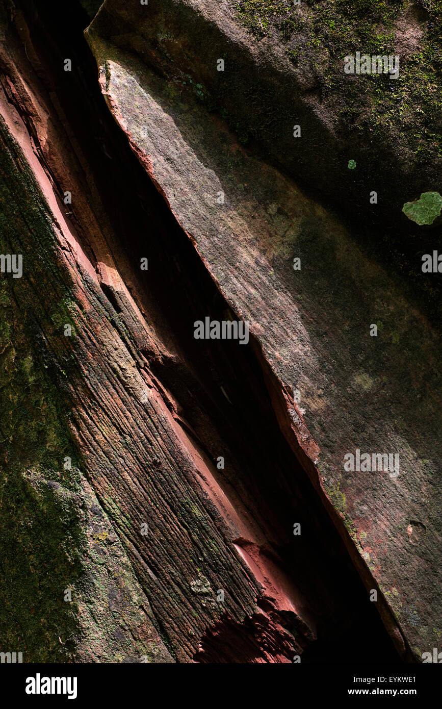 Rock fracture hi-res stock photography and images - Alamy