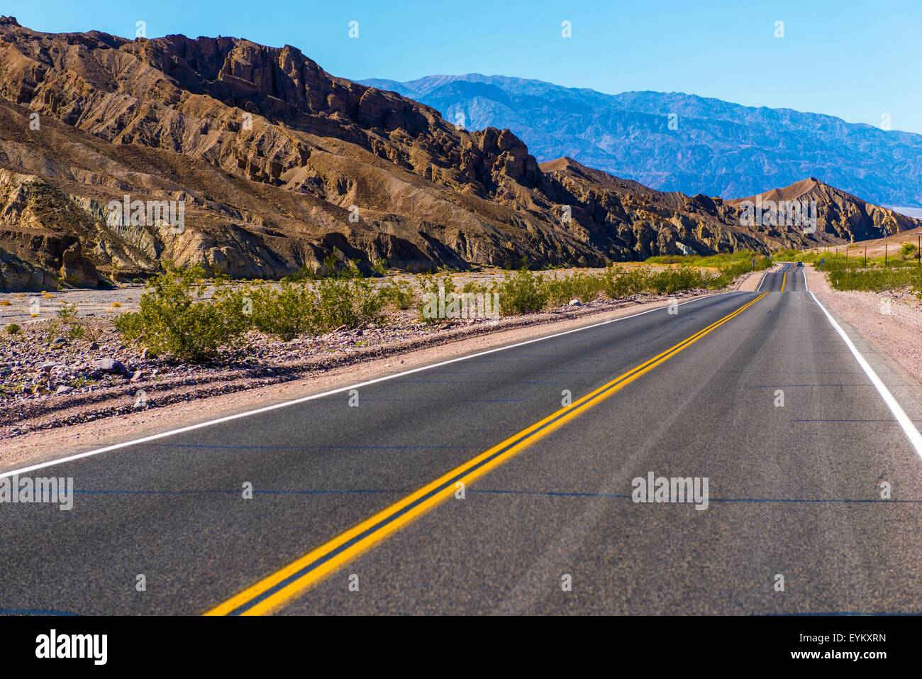 California desert highway hi-res stock photography and images - Alamy