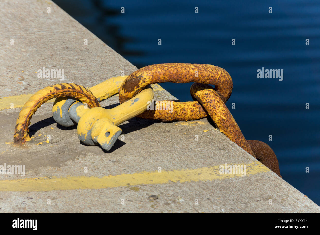 Yellow chain quay hi-res stock photography and images - Alamy