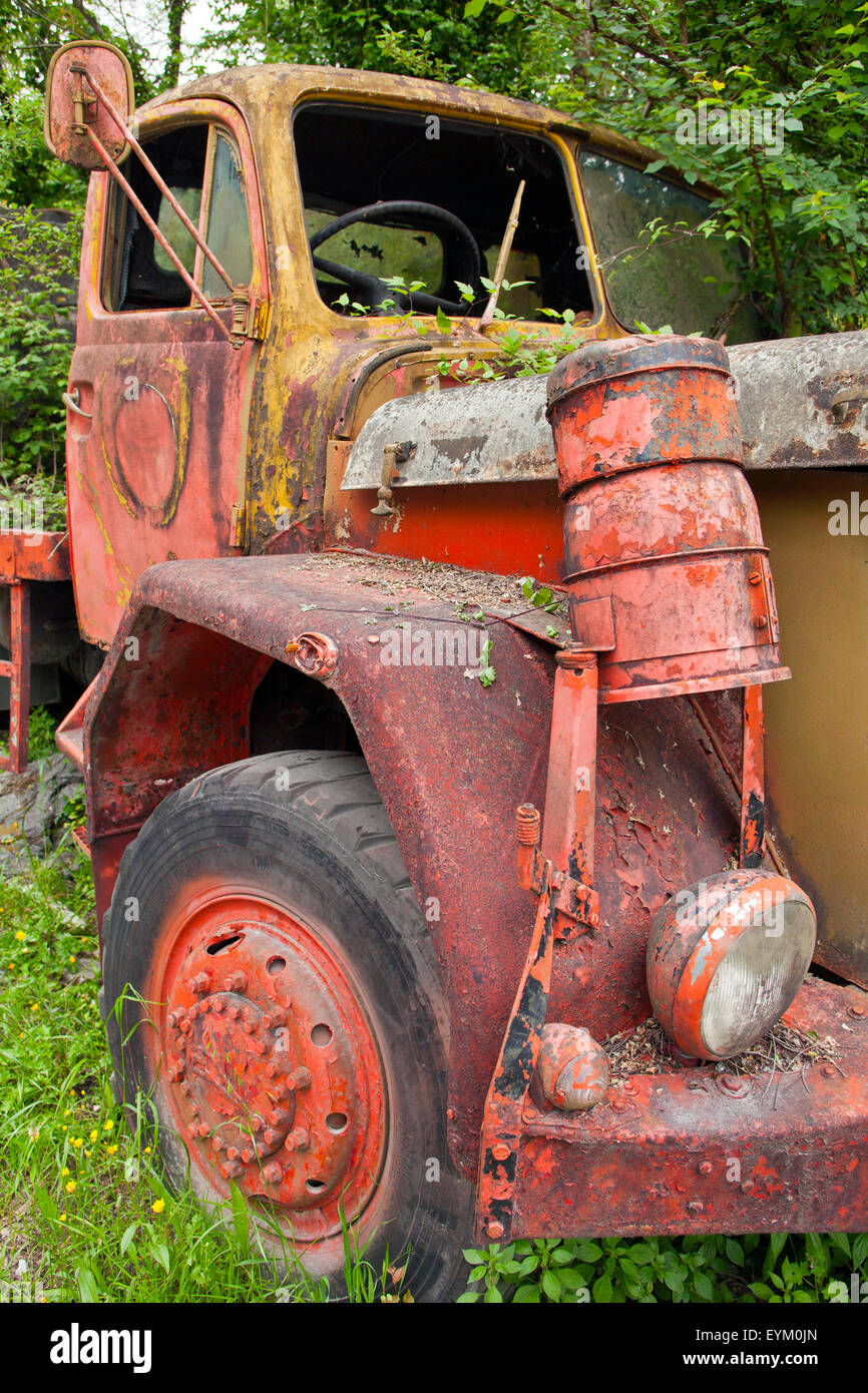 Trucks ripe for scrap metal hi-res stock photography and images - Alamy