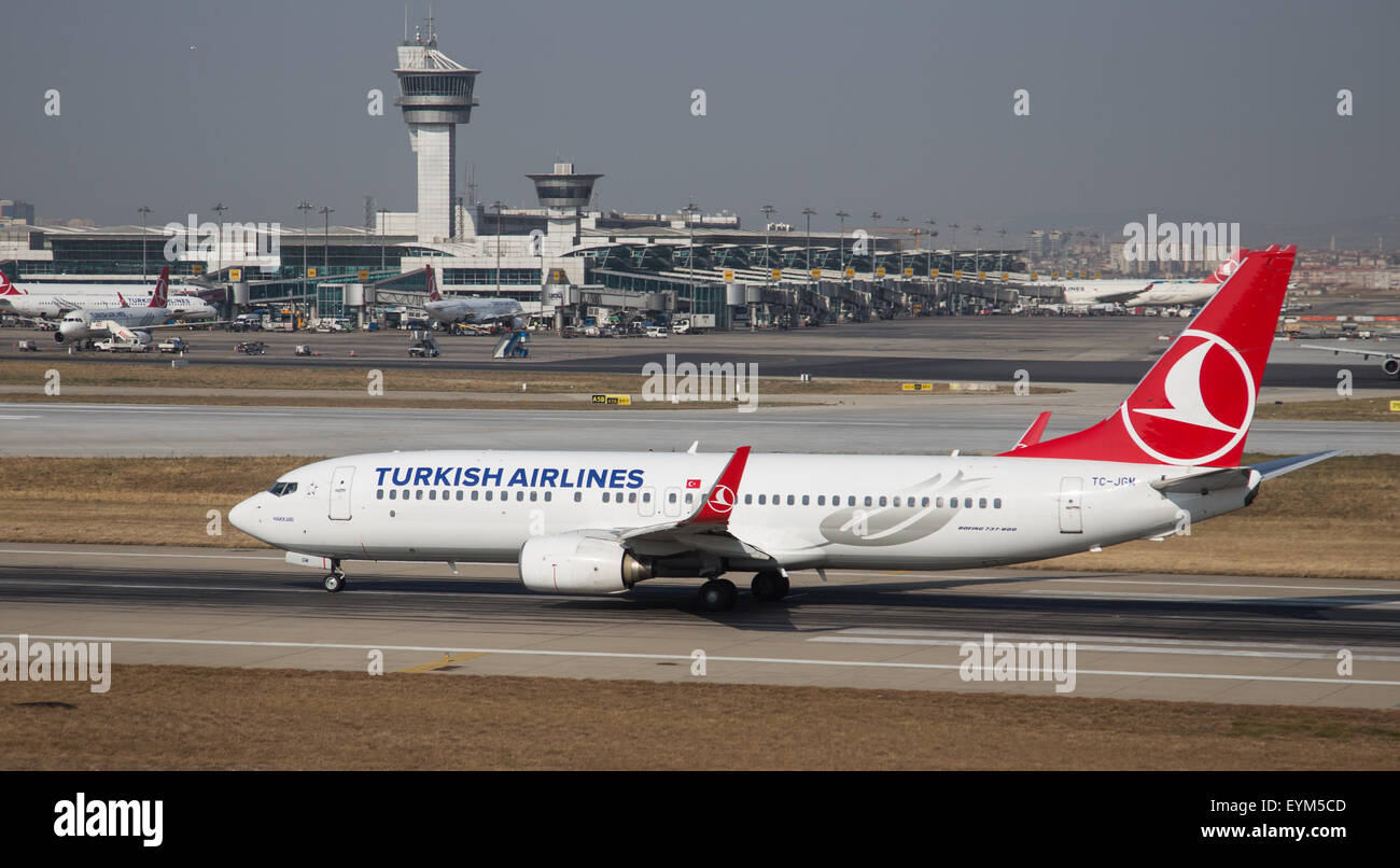ISTANBUL, TURKEY - JULY 09, 2015: Turkish Airlines Boeing 737-8F2 (CN ...