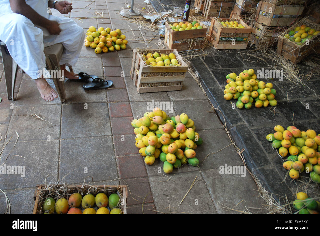 Mango seller, Crawford Market, Mumbai, Maharashtra, India Stock Photo ...