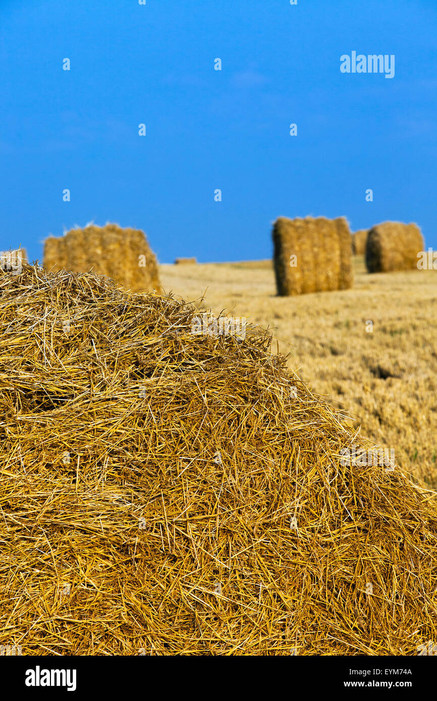 Uneven stacking row hi-res stock photography and images - Alamy