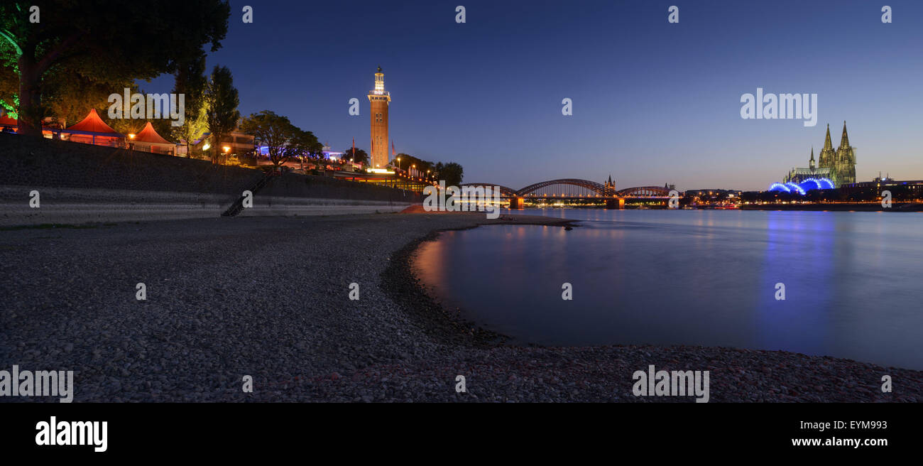 Germany, North Rhine-Westphalia, Cologne, view from the riverside of ...