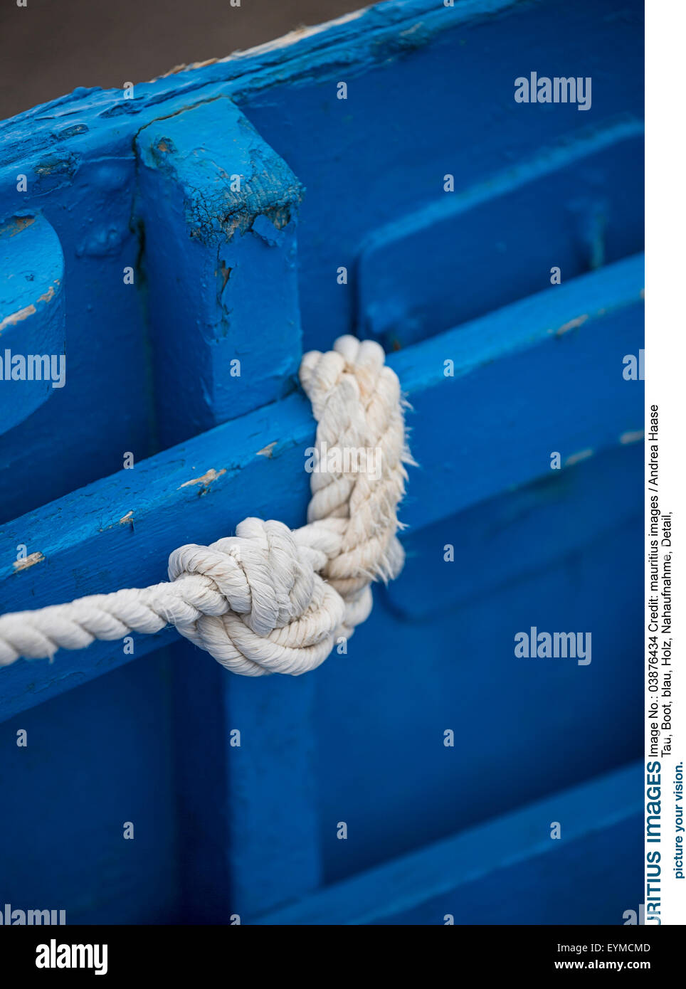 Blue boat rope hi-res stock photography and images - Alamy