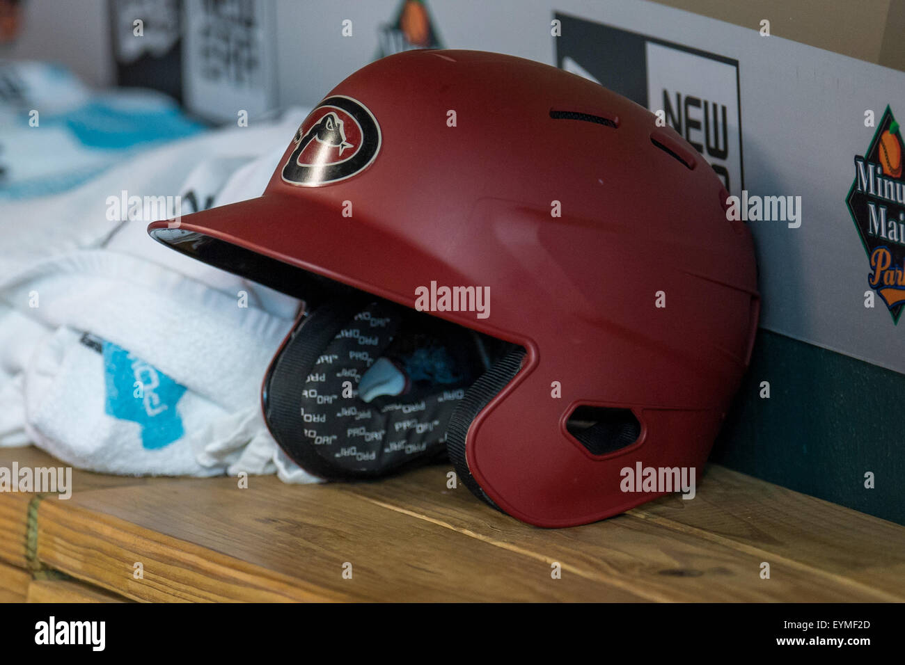 Major league baseball helmet hi-res stock photography and images - Alamy
